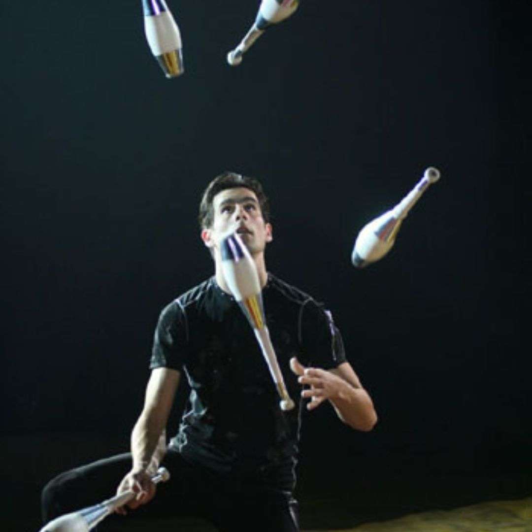 Hire Juggler in Dubai and Abu Dhabi for events, party and wedding!