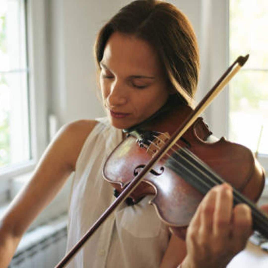 Hire Female Pop Violinist in Dubai and Abu Dhabi for Your Event!
